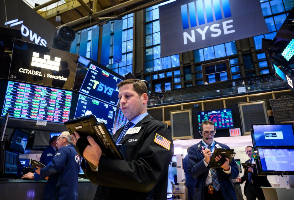 Wall Street monitors trade and growth concerns - Super News