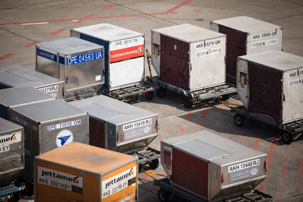 Freight slump flashes economic warning signs amid US-China trade war - Super News